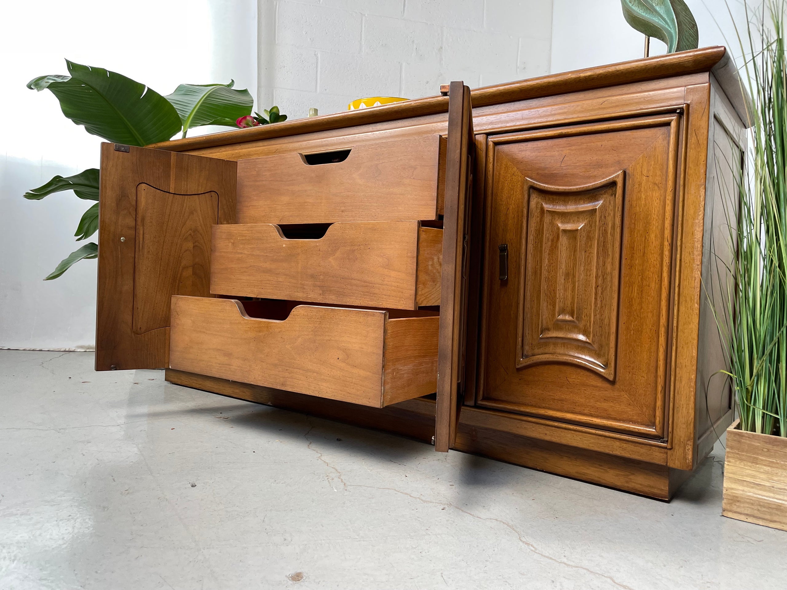 Stunning Mid-Century Modern Sideboard | TV Stand | Buffet | SimplyMidKC