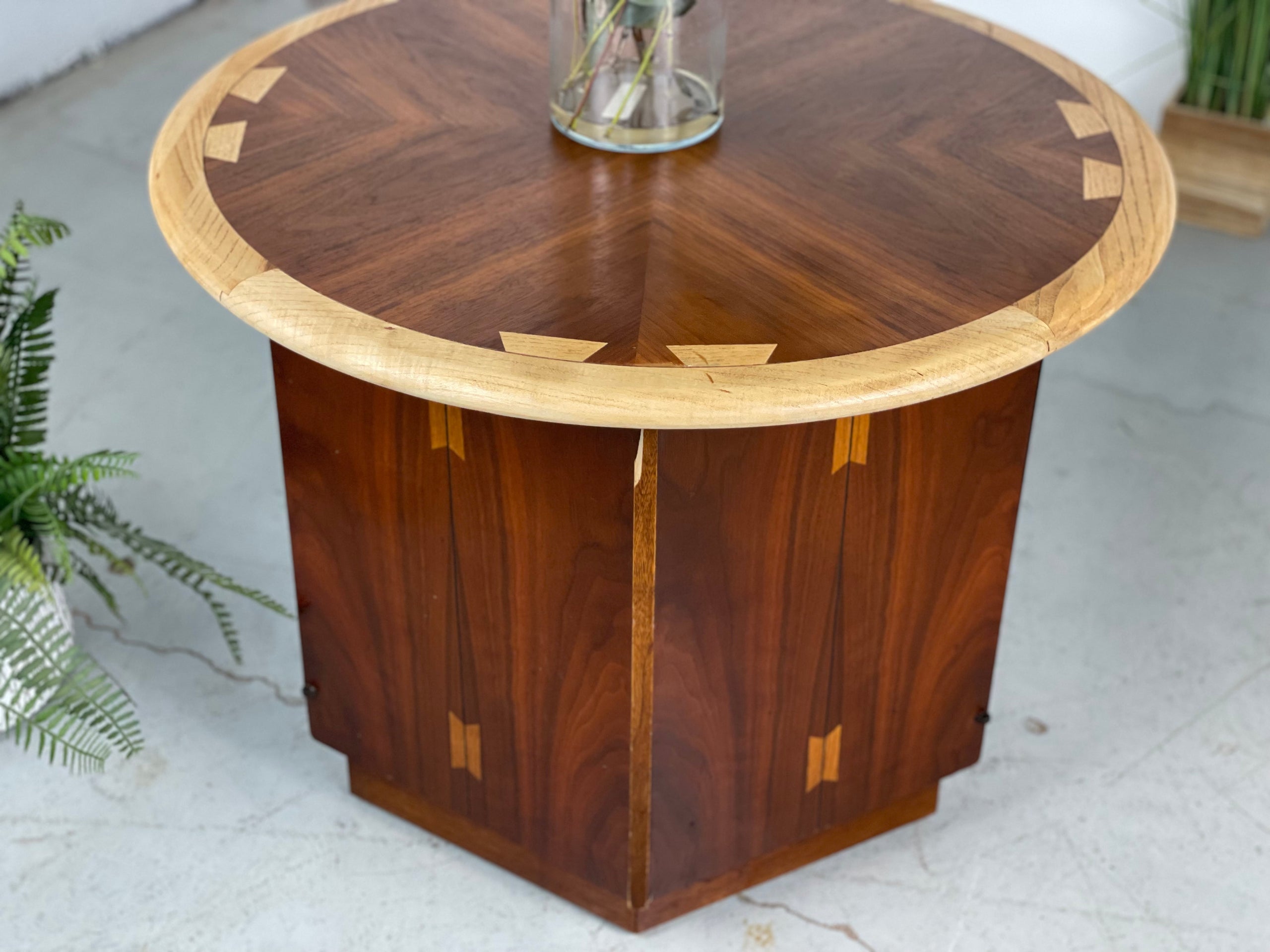 Round Lane Acclaim Side Table | SimplyMidKC