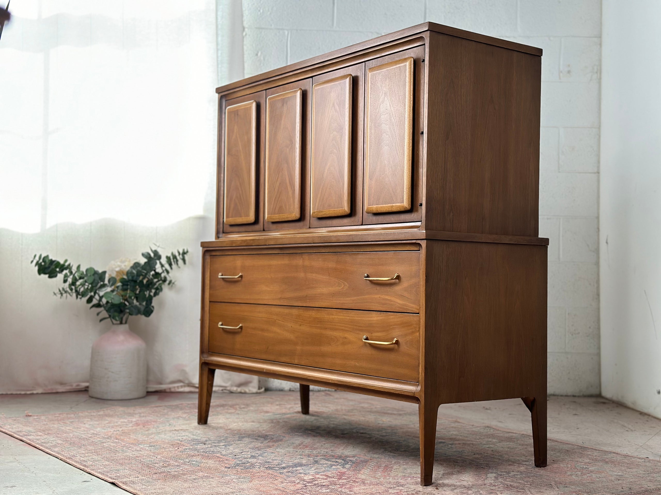 Sleek Mid Century Modern Broyhill Forward 70 Gentlemen s Chest
